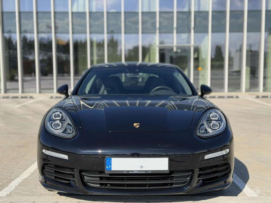 Black Porsche Panamera 2015 in Vilnius, with an engine capacity of 2.97 L and mileage of 93 thousand km for 30000 €, photo 5 on AUTOMOTO.COM.LV