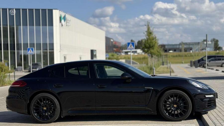 Black Porsche Panamera 2015 in Vilnius, with an engine capacity of 2.97 L and mileage of 93 thousand km for 30000 €, photo 7 on AUTOMOTO.COM.LV