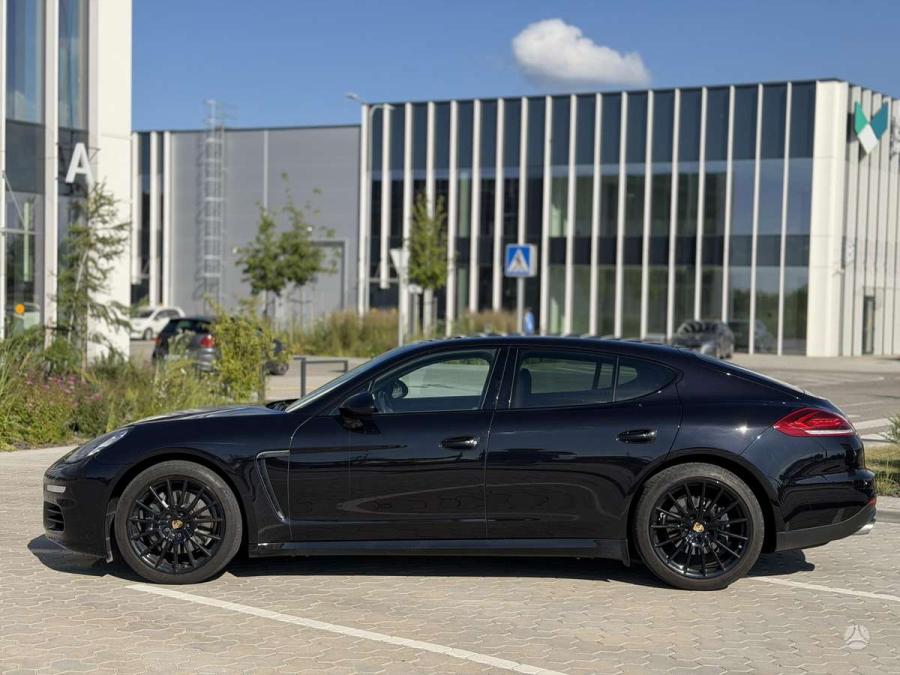 Black Porsche Panamera 2015 in Vilnius, with an engine capacity of 2.97 L and mileage of 93 thousand km for 30000 €, photo 9 on AUTOMOTO.COM.LV