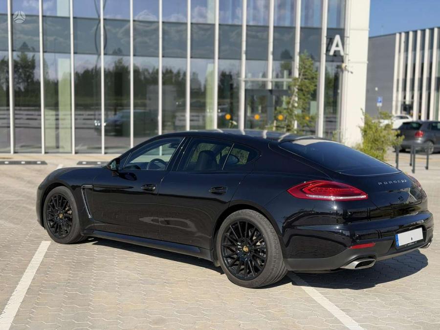 Black Porsche Panamera 2015 in Vilnius, with an engine capacity of 2.97 L and mileage of 93 thousand km for 30000 €, photo 10 on AUTOMOTO.COM.LV