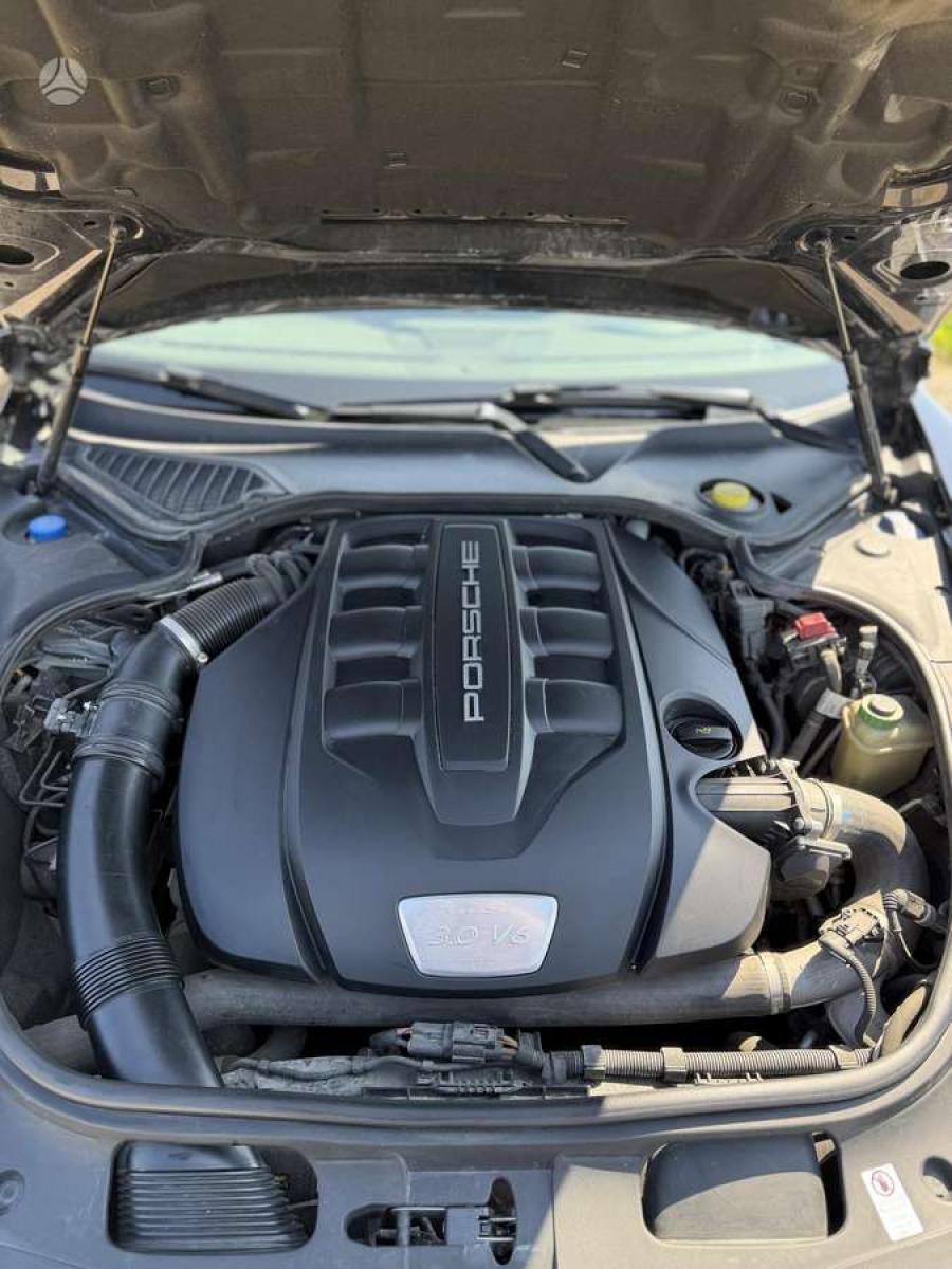 Black Porsche Panamera 2015 in Vilnius, with an engine capacity of 2.97 L and mileage of 93 thousand km for 30000 €, photo 11 on AUTOMOTO.COM.LV