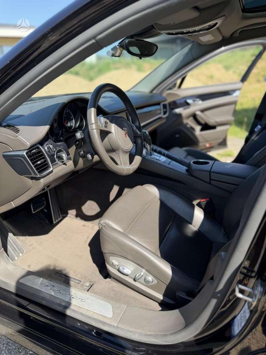 Black Porsche Panamera 2015 in Vilnius, with an engine capacity of 2.97 L and mileage of 93 thousand km for 30000 €, photo 13 on AUTOMOTO.COM.LV