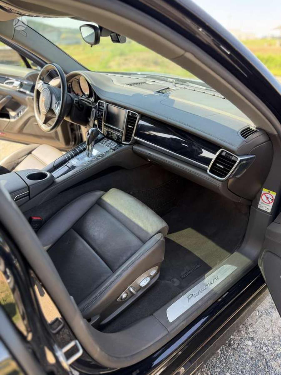Black Porsche Panamera 2015 in Vilnius, with an engine capacity of 2.97 L and mileage of 93 thousand km for 30000 €, photo 14 on AUTOMOTO.COM.LV