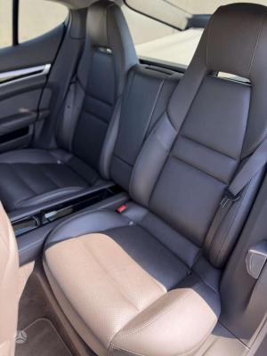 Black Porsche Panamera 2015 in Vilnius, with an engine capacity of 2.97 L and mileage of 93 thousand km for 30000 €, photo 16 on AUTOMOTO.COM.LV