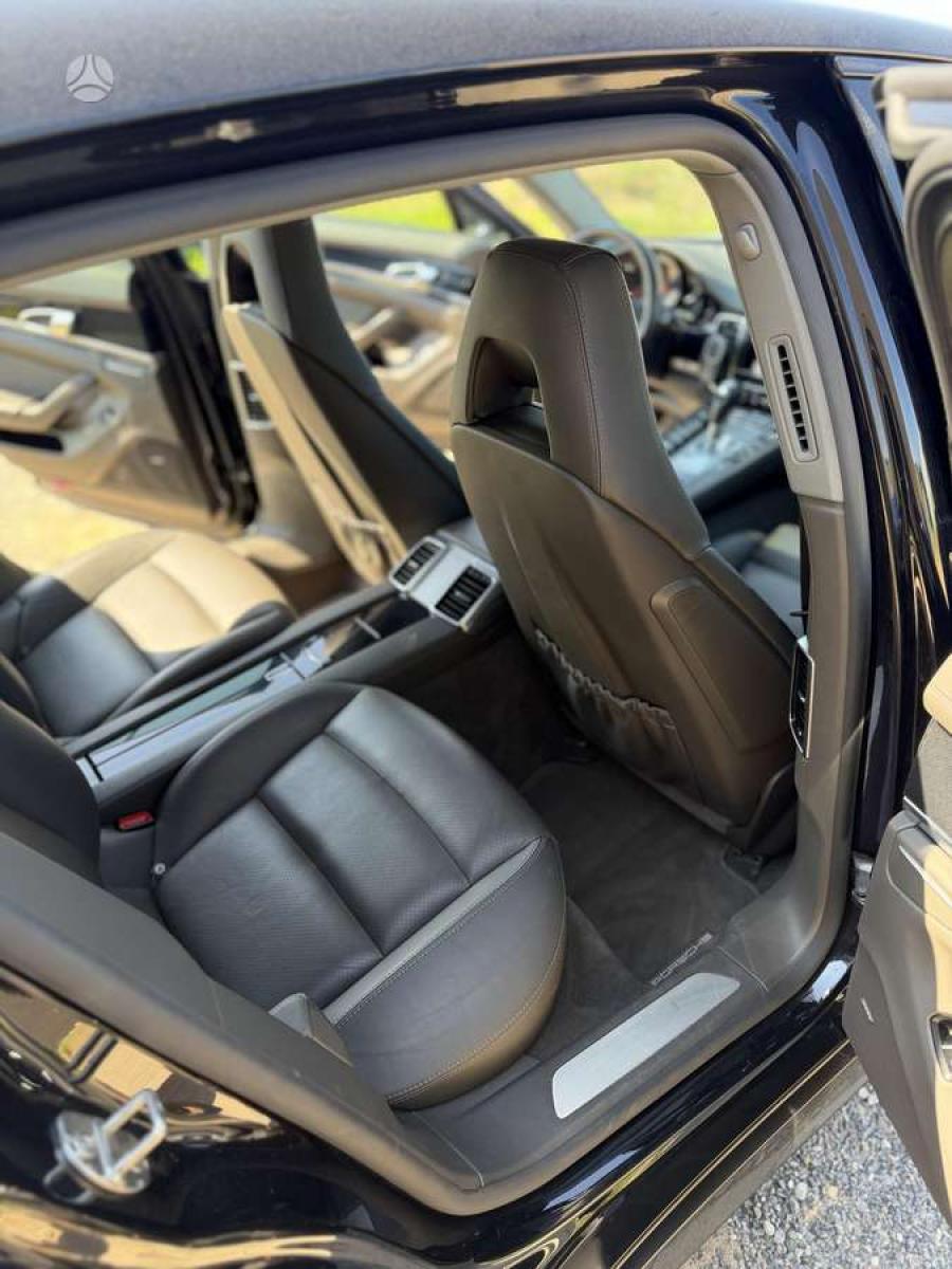 Black Porsche Panamera 2015 in Vilnius, with an engine capacity of 2.97 L and mileage of 93 thousand km for 30000 €, photo 17 on AUTOMOTO.COM.LV
