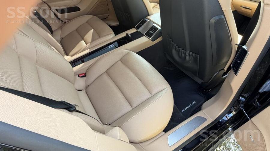 Melns Porsche Panamera 2015 Limbaži, ar dzinēja tilpumu 3.00 L un nobraukumu 188 tūkst. km par 23700 €, foto 10 vietnē AUTOMOTO.COM.LV
