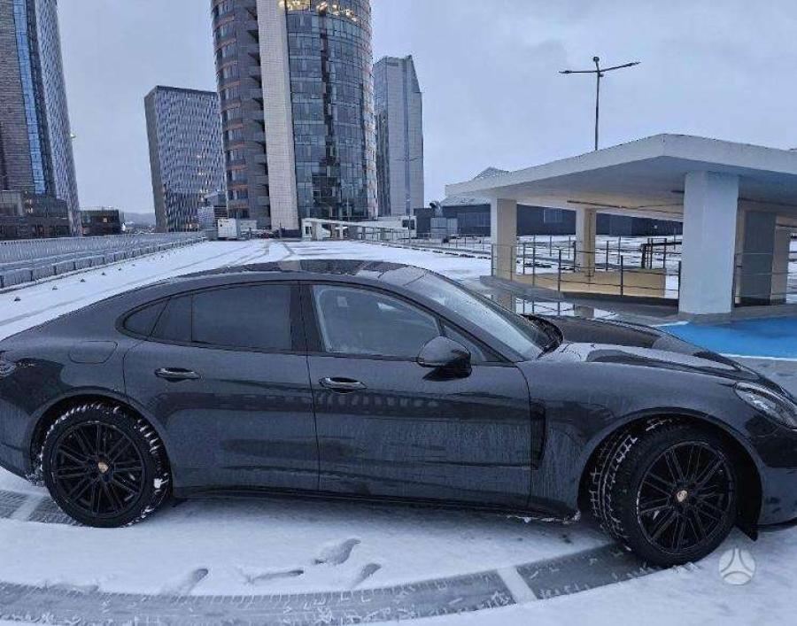 Melns Porsche Panamera 2017 Viļņa, ar dzinēja tilpumu 3.00 L un nobraukumu 127 tūkst. km par 39900 €, foto 1 vietnē AUTOMOTO.COM.LV