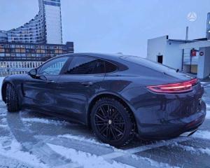 Melns Porsche Panamera 2017 Viļņa, ar dzinēja tilpumu 3.00 L un nobraukumu 127 tūkst. km par 39900 €, foto 2 vietnē AUTOMOTO.COM.LV