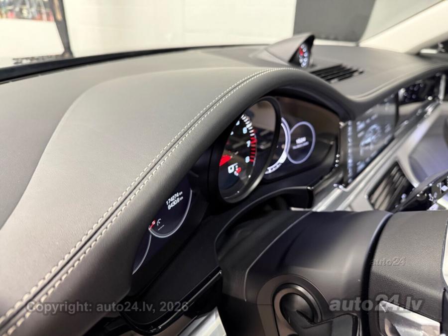 Black Porsche Panamera 2017 in Tallinn, with an engine capacity of 2.90 L and mileage of 175 thousand km for 49995 €, photo 12 on AUTOMOTO.COM.LV