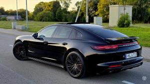 Black Porsche Panamera 2017 in Siauliai, with an engine capacity of 4.00 L and mileage of 225 thousand km for 49600 €, photo 3 on AUTOMOTO.COM.LV