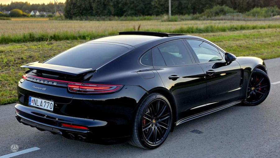 Black Porsche Panamera 2017 in Siauliai, with an engine capacity of 4.00 L and mileage of 225 thousand km for 49600 €, photo 4 on AUTOMOTO.COM.LV