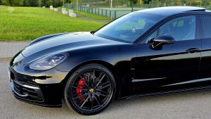 Black Porsche Panamera 2017 in Siauliai, with an engine capacity of 4.00 L and mileage of 225 thousand km for 49600 €, photo 8 on AUTOMOTO.COM.LV