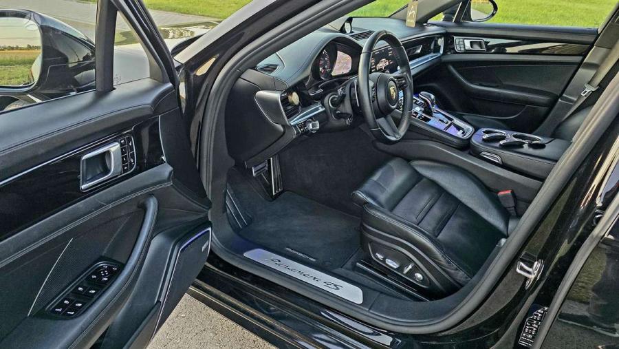 Black Porsche Panamera 2017 in Siauliai, with an engine capacity of 4.00 L and mileage of 225 thousand km for 49600 €, photo 13 on AUTOMOTO.COM.LV