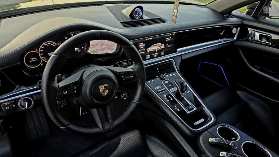 Black Porsche Panamera 2017 in Siauliai, with an engine capacity of 4.00 L and mileage of 225 thousand km for 49600 €, photo 17 on AUTOMOTO.COM.LV