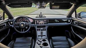 Black Porsche Panamera 2017 in Siauliai, with an engine capacity of 4.00 L and mileage of 225 thousand km for 49600 €, photo 18 on AUTOMOTO.COM.LV