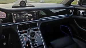 Black Porsche Panamera 2017 in Siauliai, with an engine capacity of 4.00 L and mileage of 225 thousand km for 49600 €, photo 20 on AUTOMOTO.COM.LV