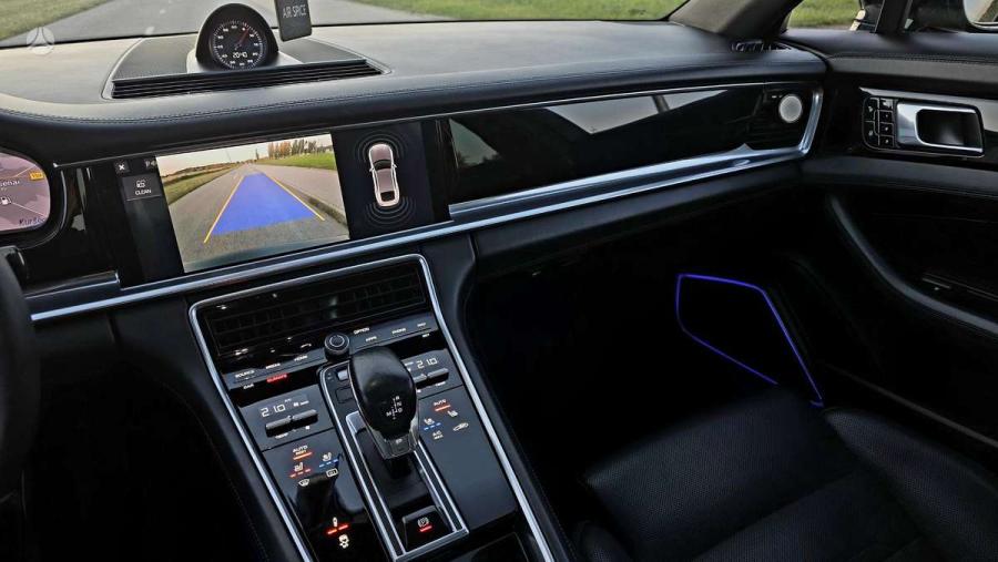 Black Porsche Panamera 2017 in Siauliai, with an engine capacity of 4.00 L and mileage of 225 thousand km for 49600 €, photo 21 on AUTOMOTO.COM.LV