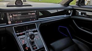 Black Porsche Panamera 2017 in Siauliai, with an engine capacity of 4.00 L and mileage of 225 thousand km for 49600 €, photo 22 on AUTOMOTO.COM.LV