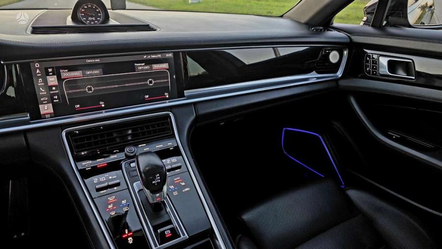 Black Porsche Panamera 2017 in Siauliai, with an engine capacity of 4.00 L and mileage of 225 thousand km for 49600 €, photo 22 on AUTOMOTO.COM.LV