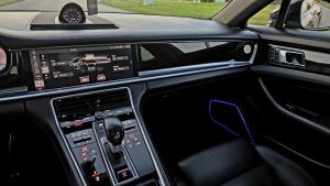 Black Porsche Panamera 2017 in Siauliai, with an engine capacity of 4.00 L and mileage of 225 thousand km for 49600 €, photo 23 on AUTOMOTO.COM.LV