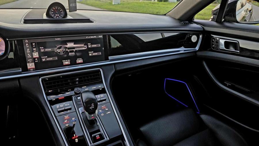 Black Porsche Panamera 2017 in Siauliai, with an engine capacity of 4.00 L and mileage of 225 thousand km for 49600 €, photo 23 on AUTOMOTO.COM.LV