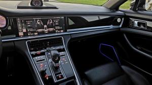 Black Porsche Panamera 2017 in Siauliai, with an engine capacity of 4.00 L and mileage of 225 thousand km for 49600 €, photo 24 on AUTOMOTO.COM.LV