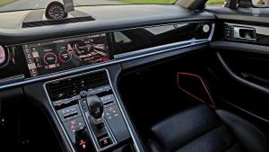 Black Porsche Panamera 2017 in Siauliai, with an engine capacity of 4.00 L and mileage of 225 thousand km for 49600 €, photo 27 on AUTOMOTO.COM.LV