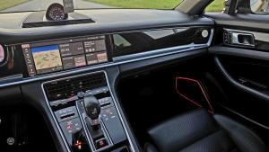 Black Porsche Panamera 2017 in Siauliai, with an engine capacity of 4.00 L and mileage of 225 thousand km for 49600 €, photo 28 on AUTOMOTO.COM.LV