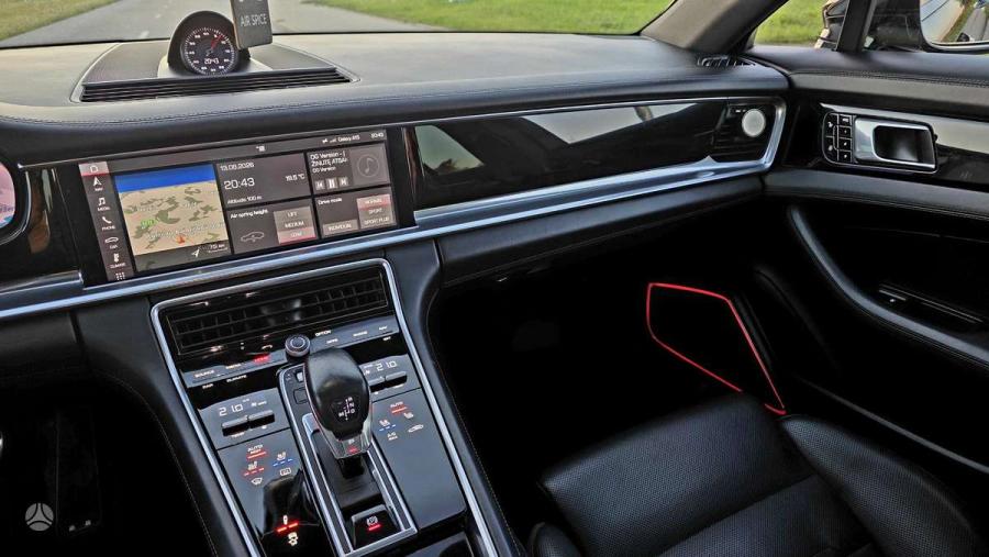 Black Porsche Panamera 2017 in Siauliai, with an engine capacity of 4.00 L and mileage of 225 thousand km for 49600 €, photo 28 on AUTOMOTO.COM.LV