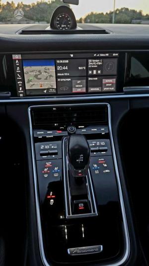 Black Porsche Panamera 2017 in Siauliai, with an engine capacity of 4.00 L and mileage of 225 thousand km for 49600 €, photo 29 on AUTOMOTO.COM.LV