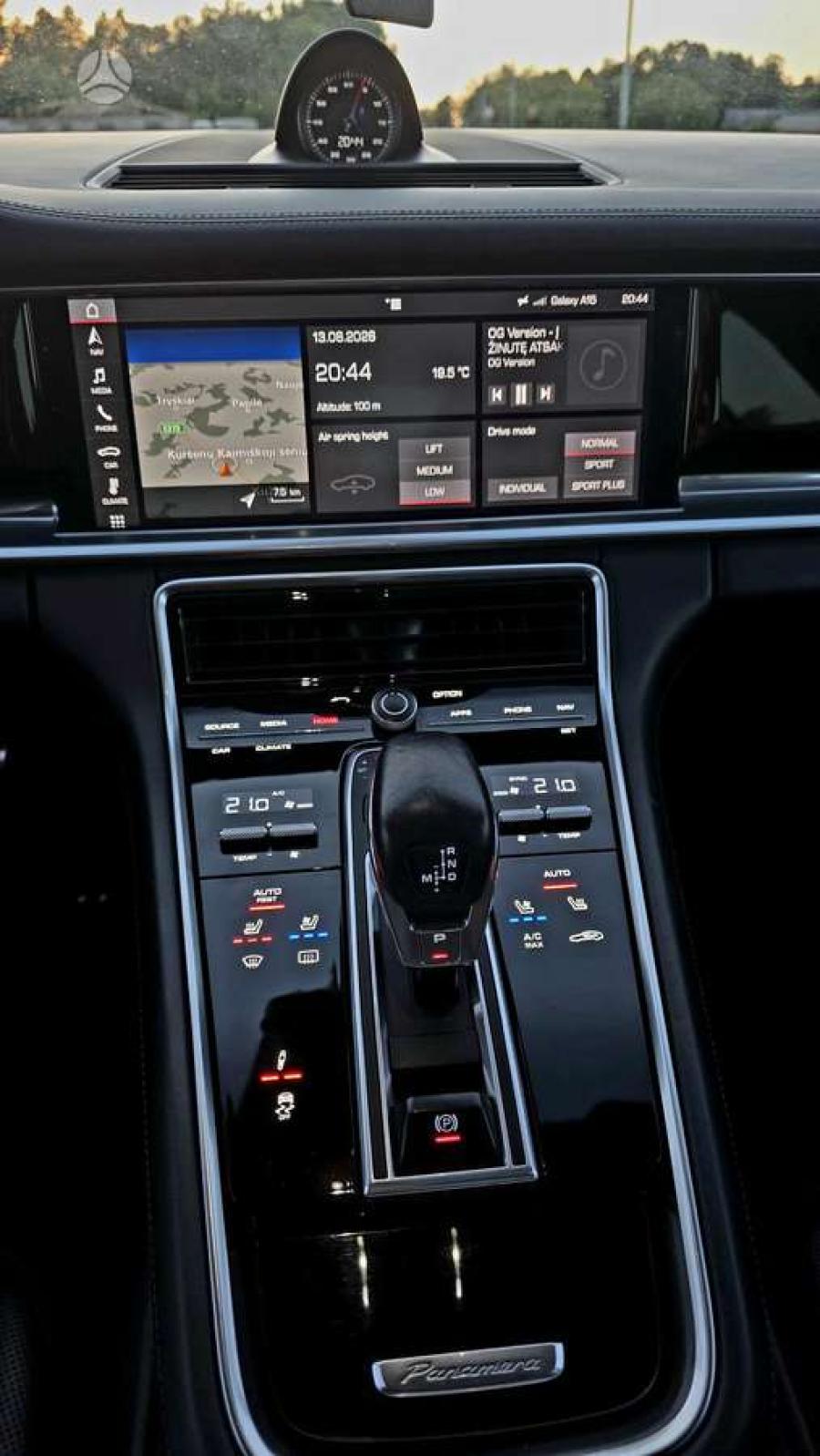 Black Porsche Panamera 2017 in Siauliai, with an engine capacity of 4.00 L and mileage of 225 thousand km for 49600 €, photo 29 on AUTOMOTO.COM.LV