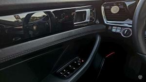 Black Porsche Panamera 2017 in Siauliai, with an engine capacity of 4.00 L and mileage of 225 thousand km for 49600 €, photo 34 on AUTOMOTO.COM.LV