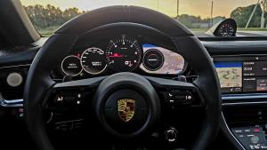 Black Porsche Panamera 2017 in Siauliai, with an engine capacity of 4.00 L and mileage of 225 thousand km for 49600 €, photo 36 on AUTOMOTO.COM.LV