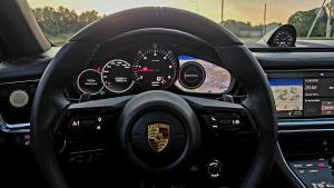 Black Porsche Panamera 2017 in Siauliai, with an engine capacity of 4.00 L and mileage of 225 thousand km for 49600 €, photo 39 on AUTOMOTO.COM.LV
