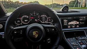 Black Porsche Panamera 2017 in Siauliai, with an engine capacity of 4.00 L and mileage of 225 thousand km for 49600 €, photo 42 on AUTOMOTO.COM.LV