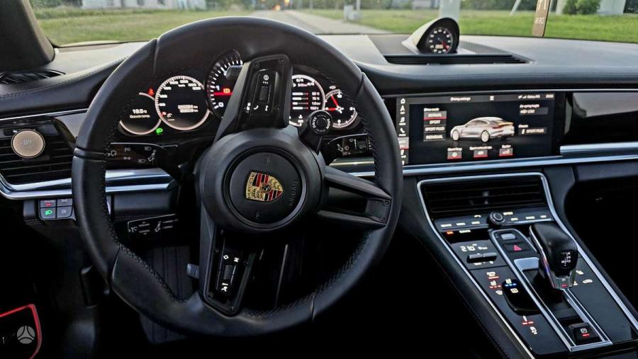 Black Porsche Panamera 2017 in Siauliai, with an engine capacity of 4.00 L and mileage of 225 thousand km for 49600 €, photo 48 on AUTOMOTO.COM.LV