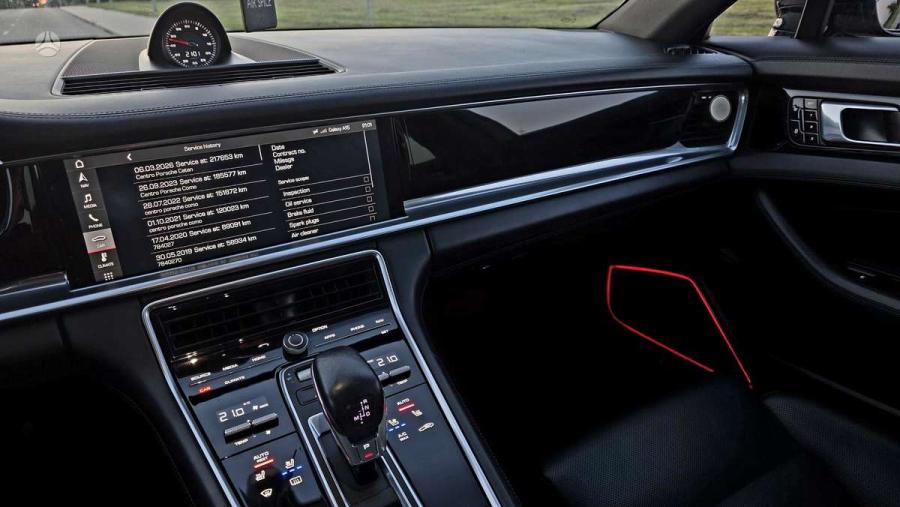 Black Porsche Panamera 2017 in Siauliai, with an engine capacity of 4.00 L and mileage of 225 thousand km for 49600 €, photo 49 on AUTOMOTO.COM.LV