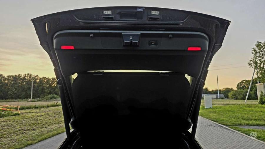 Black Porsche Panamera 2017 in Siauliai, with an engine capacity of 4.00 L and mileage of 225 thousand km for 49600 €, photo 55 on AUTOMOTO.COM.LV
