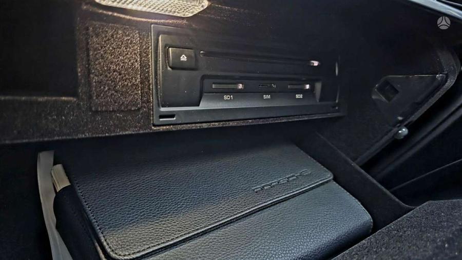 Black Porsche Panamera 2017 in Siauliai, with an engine capacity of 4.00 L and mileage of 225 thousand km for 49600 €, photo 57 on AUTOMOTO.COM.LV