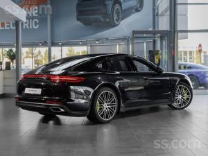 Melns Porsche Panamera 2018 Rīga, ar dzinēja tilpumu 3.00 L un nobraukumu 190 tūkst. km par 39900 €, foto 4 vietnē AUTOMOTO.COM.LV