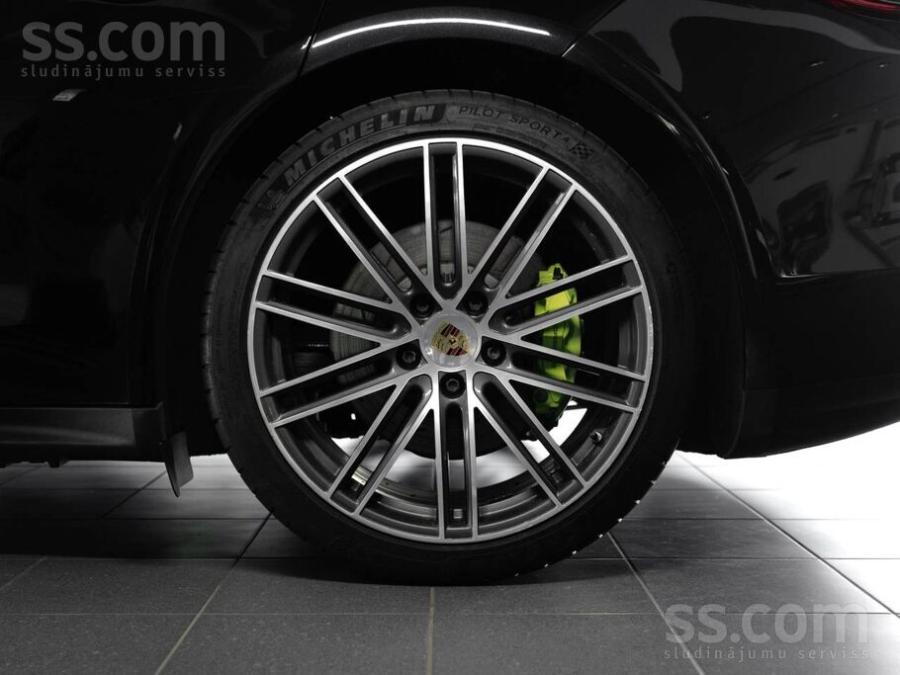 Melns Porsche Panamera 2018 Rīga, ar dzinēja tilpumu 3.00 L un nobraukumu 190 tūkst. km par 39900 €, foto 18 vietnē AUTOMOTO.COM.LV