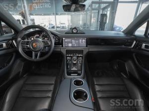 Melns Porsche Panamera 2018 Rīga, ar dzinēja tilpumu 3.00 L un nobraukumu 190 tūkst. km par 39900 €, foto 21 vietnē AUTOMOTO.COM.LV