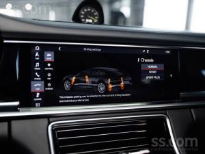 Melns Porsche Panamera 2018 Rīga, ar dzinēja tilpumu 3.00 L un nobraukumu 190 tūkst. km par 39900 €, foto 28 vietnē AUTOMOTO.COM.LV