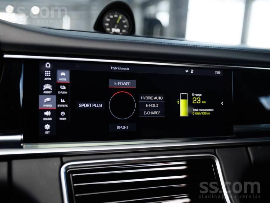 Melns Porsche Panamera 2018 Rīga, ar dzinēja tilpumu 3.00 L un nobraukumu 190 tūkst. km par 39900 €, foto 29 vietnē AUTOMOTO.COM.LV