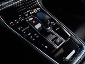 Melns Porsche Panamera 2018 Rīga, ar dzinēja tilpumu 3.00 L un nobraukumu 190 tūkst. km par 39900 €, foto 33 vietnē AUTOMOTO.COM.LV