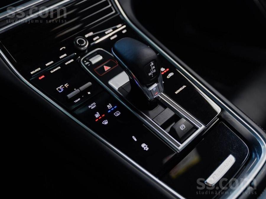 Melns Porsche Panamera 2018 Rīga, ar dzinēja tilpumu 3.00 L un nobraukumu 190 tūkst. km par 39900 €, foto 33 vietnē AUTOMOTO.COM.LV
