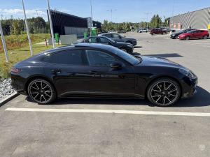 Black Porsche Panamera 2018 in Vilnius, with an engine capacity of 2.89 L and mileage of 101 thousand km for 58999 €, photo 6 on AUTOMOTO.COM.LV