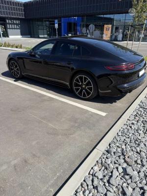 Black Porsche Panamera 2018 in Vilnius, with an engine capacity of 2.89 L and mileage of 101 thousand km for 58999 €, photo 7 on AUTOMOTO.COM.LV