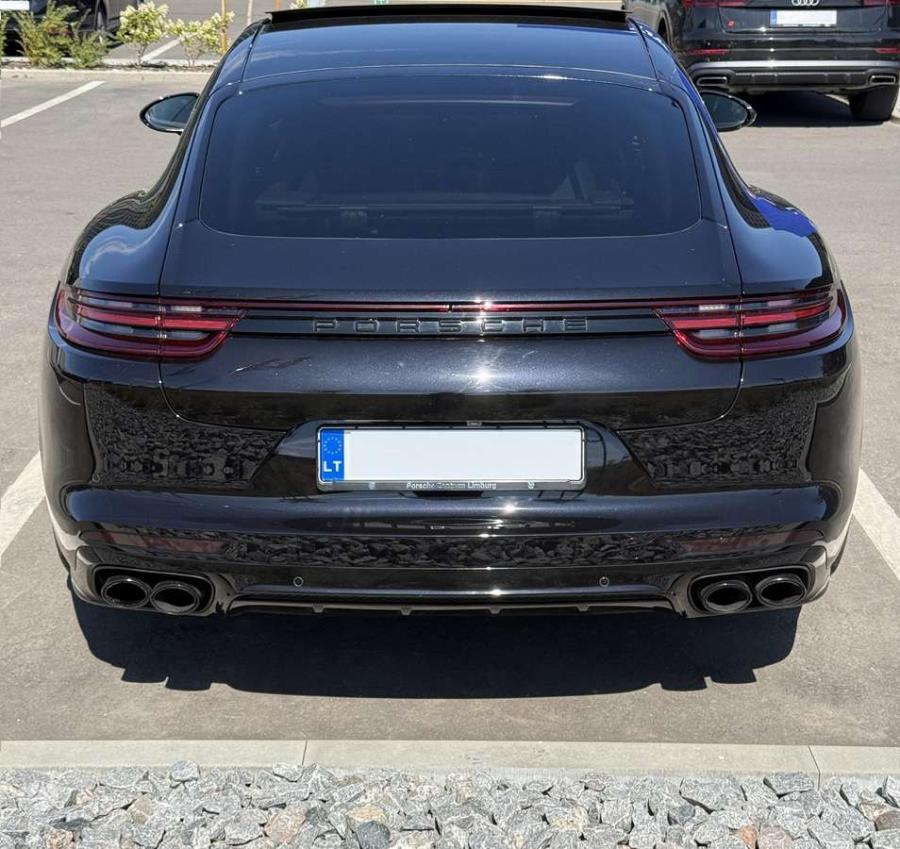 Black Porsche Panamera 2018 in Vilnius, with an engine capacity of 2.89 L and mileage of 101 thousand km for 58999 €, photo 8 on AUTOMOTO.COM.LV
