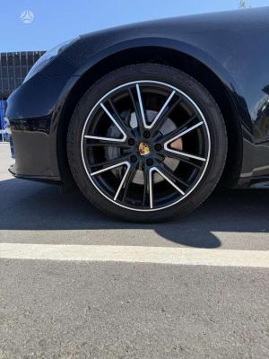 Black Porsche Panamera 2018 in Vilnius, with an engine capacity of 2.89 L and mileage of 101 thousand km for 58999 €, photo 9 on AUTOMOTO.COM.LV